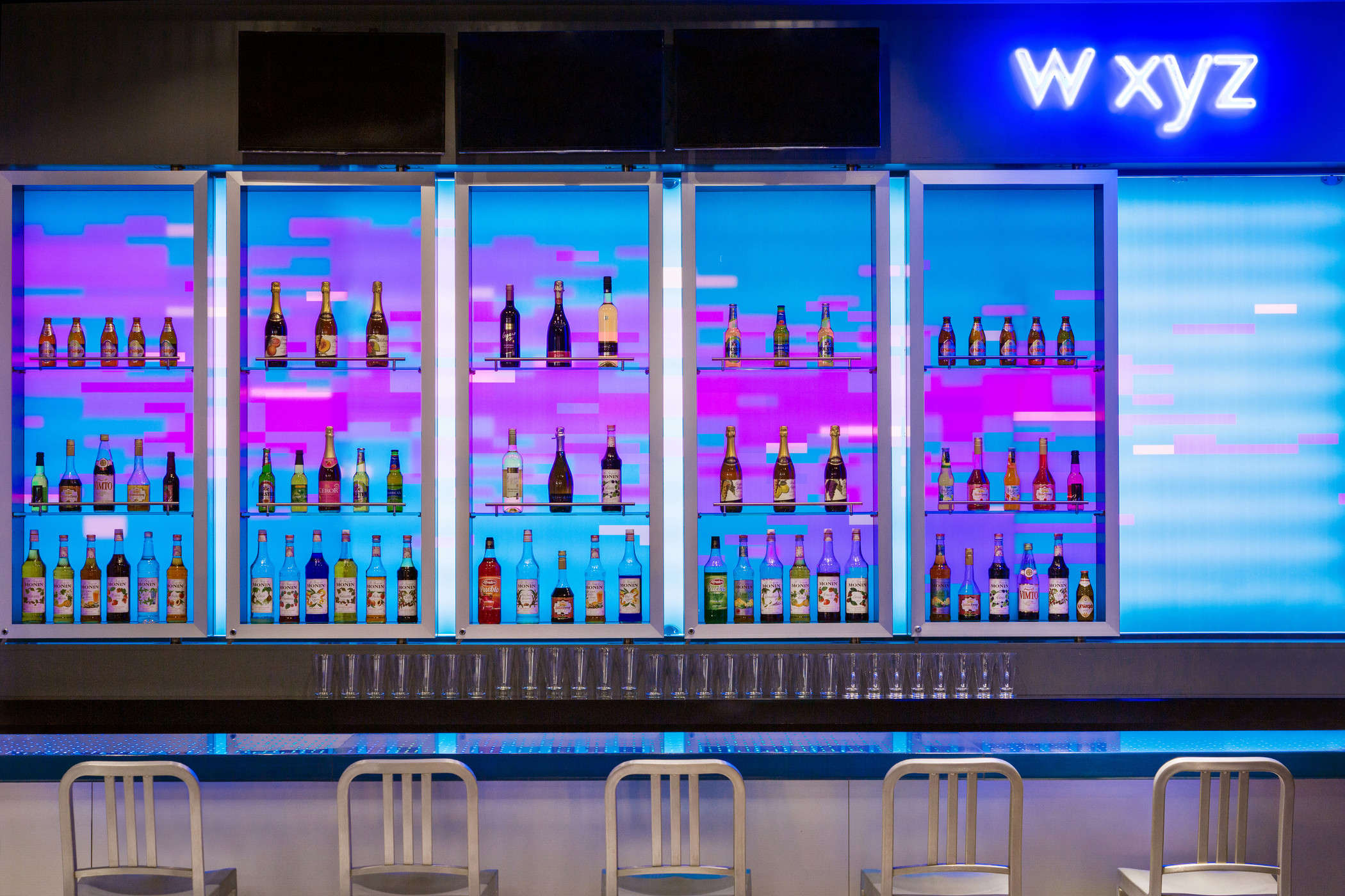 W XYZ Lounge, Aloft Dhahran - More Cravings by Marriott Bonvoy™