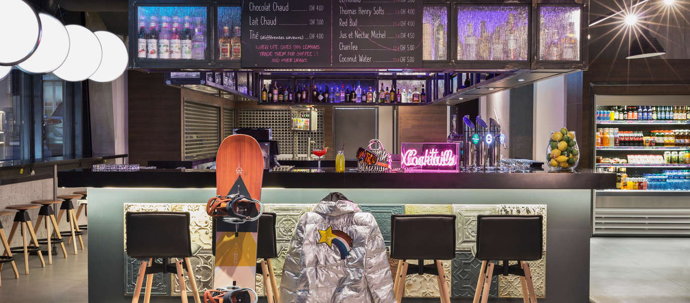 Moxy Bar, Moxy Lausanne City - More Cravings by Marriott Bonvoy™